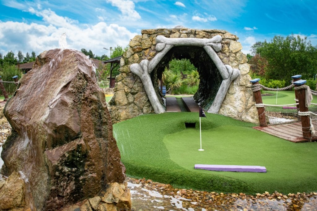 Crazy Golf in Milton Keynes | Family Fun | Abbey Hill Golf Centre
