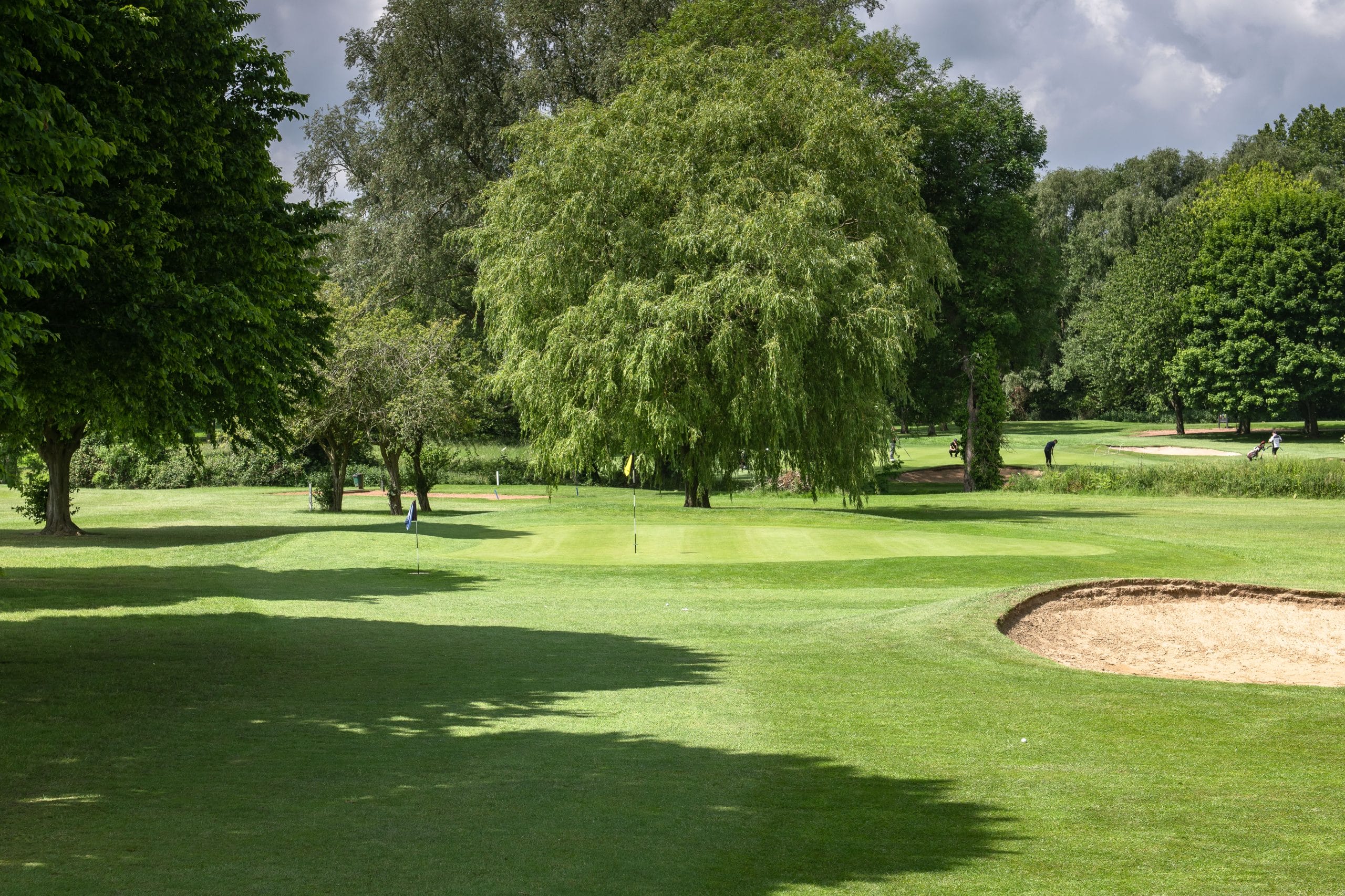 18 & 9 Hole Golf Courses in Milton Keynes | Abbey Hill Golf Centre