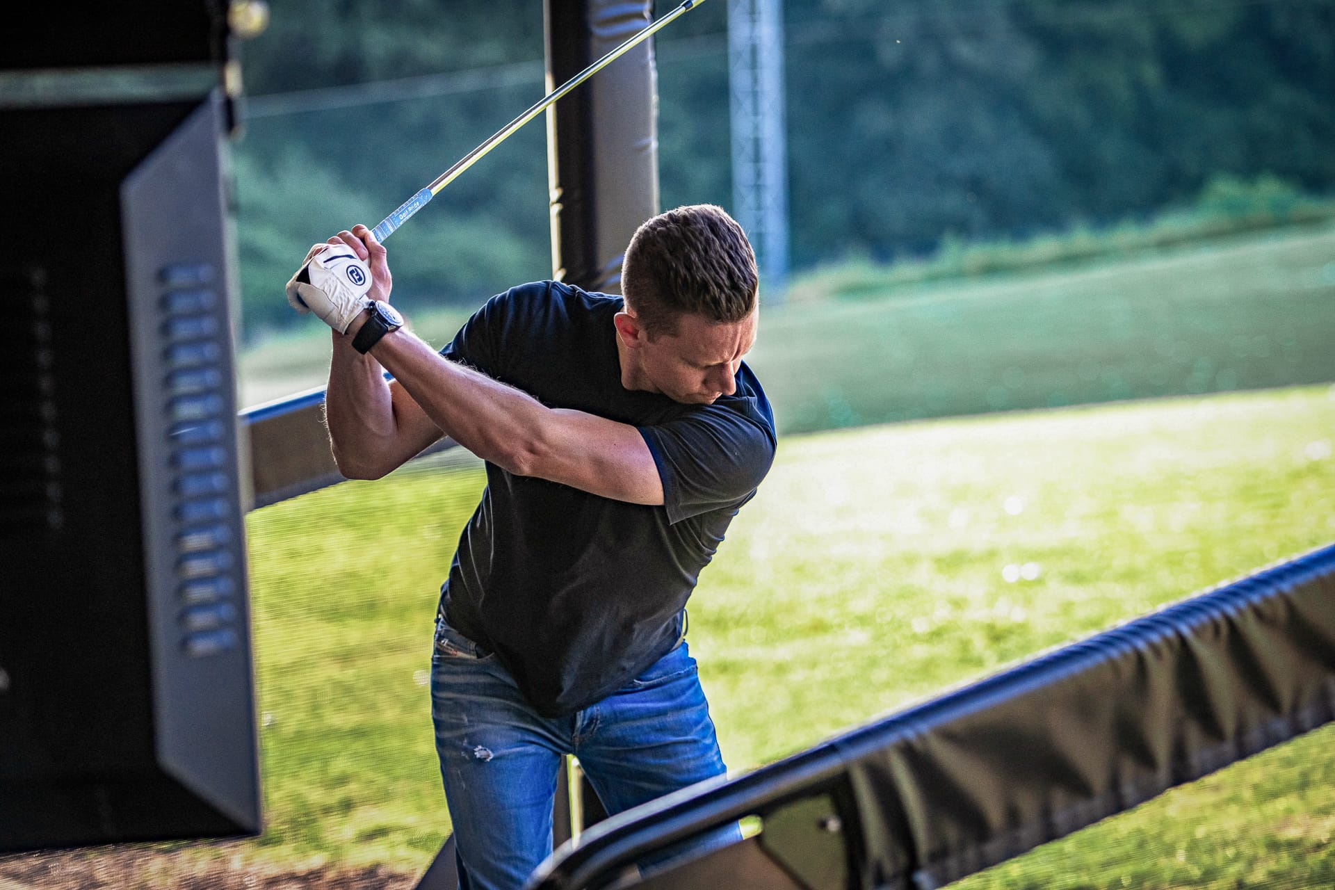 Driving Range in Milton Keynes | 22 Floodlit Bays | Abbey Hill Golf Centre